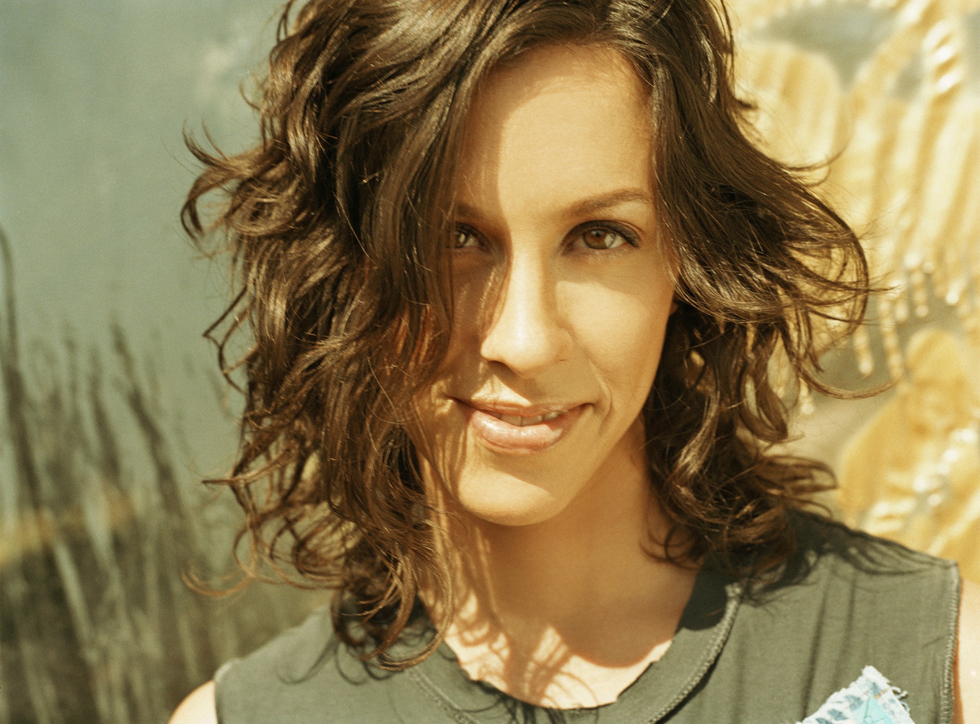 Vuelve Alanis – KISS FM