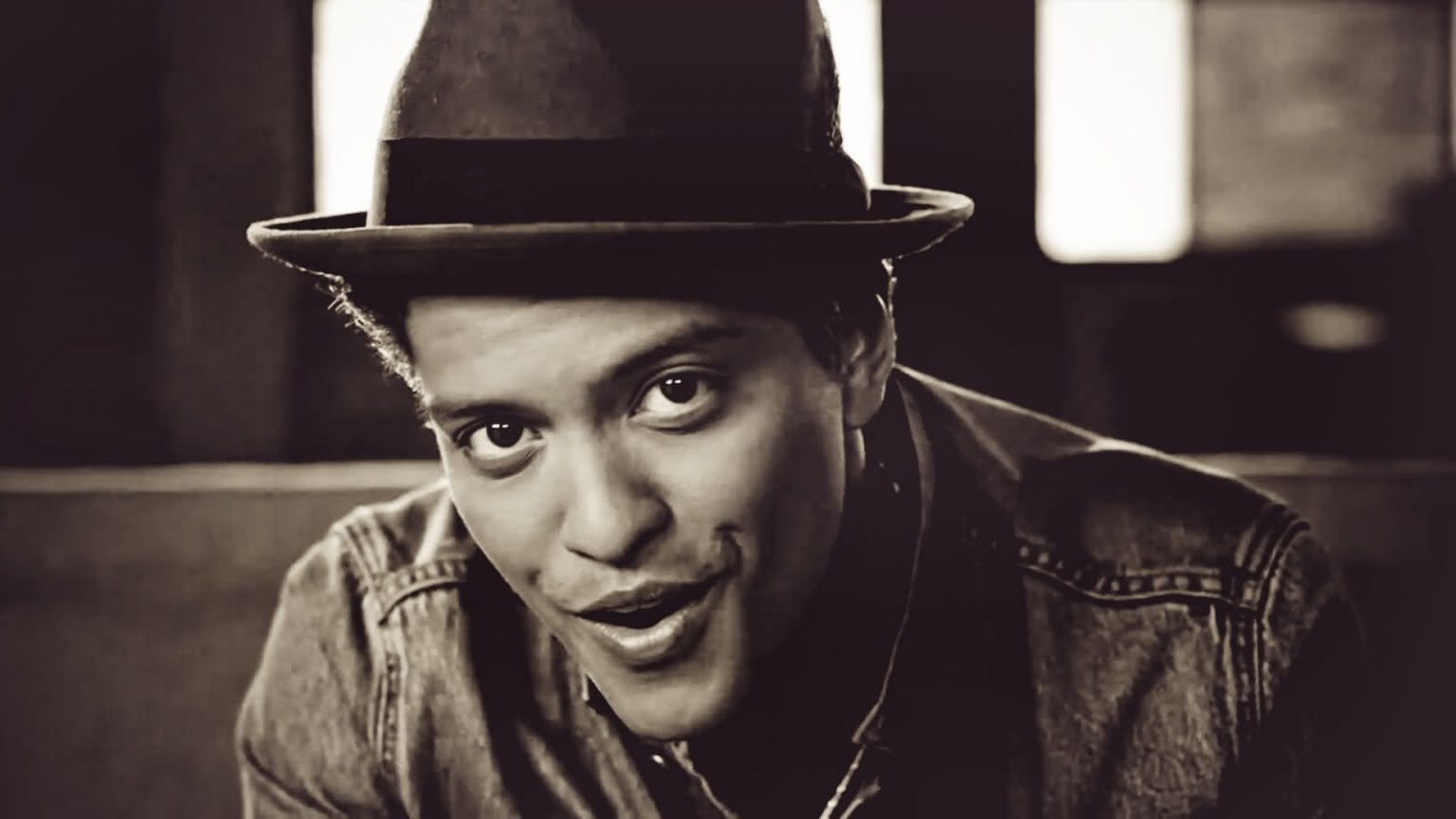 Bruno Mars estrena single – KISS FM