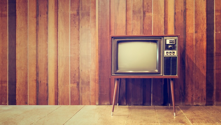 El misterio de la tele con vida propia – KISS FM